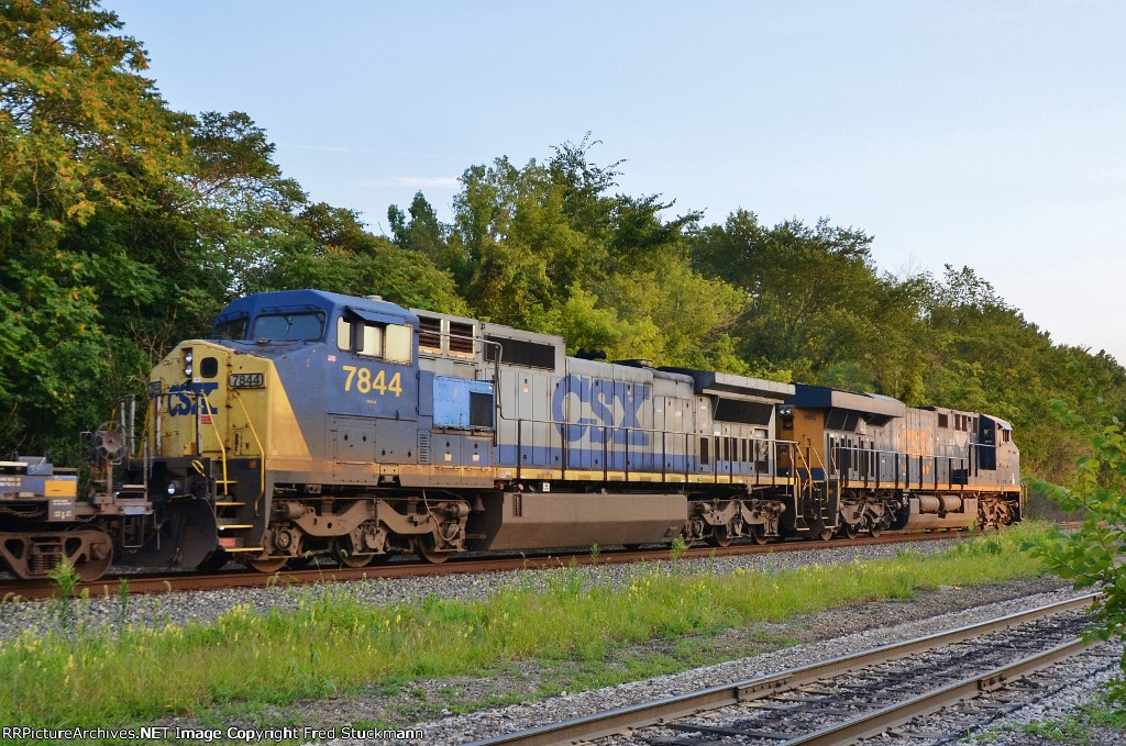 CSX 7844 et al head west into the sunset.